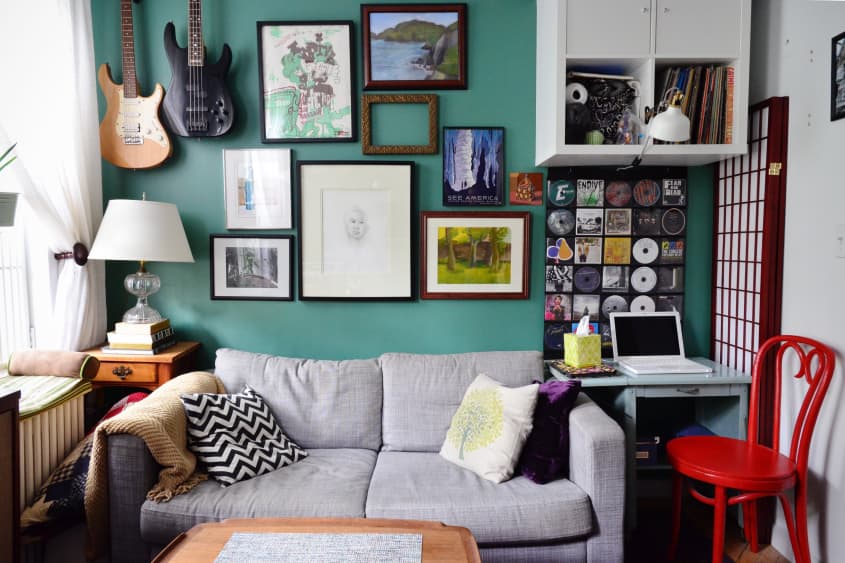 House Tour A Comfy Colorful Mix In 330 Square Feet Apartment Therapy